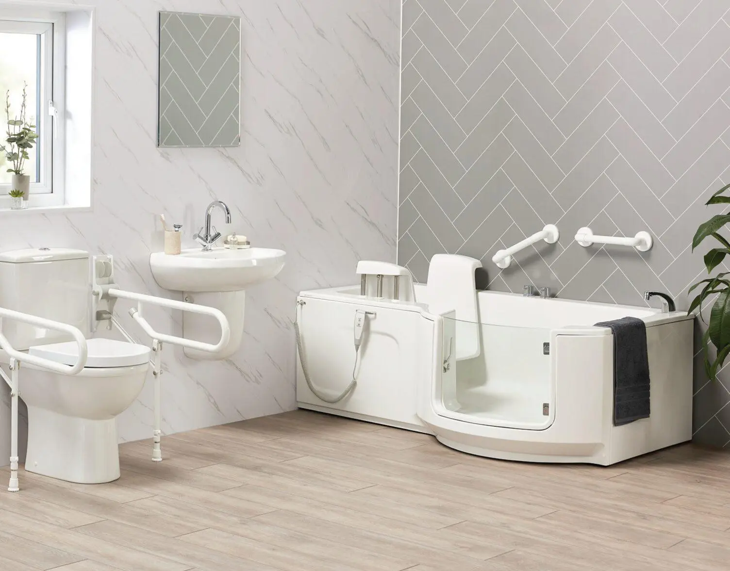 Wolferton Walk-in Bath: P-Shape Design with Shower