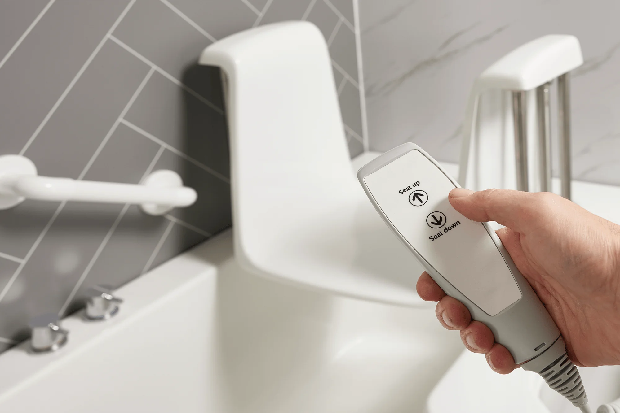 Wolferton Walk-in Bath: P-Shape Design with Shower