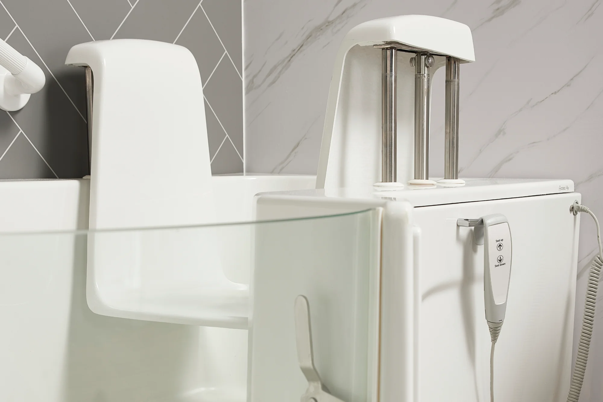 Wolferton Walk-in Bath: P-Shape Design with Shower